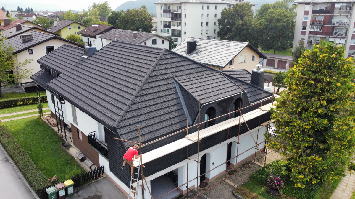 Referenčna streha: Večstanovanjska hiša, Slovenia - ALSTO D.O.O. / OBEN ...